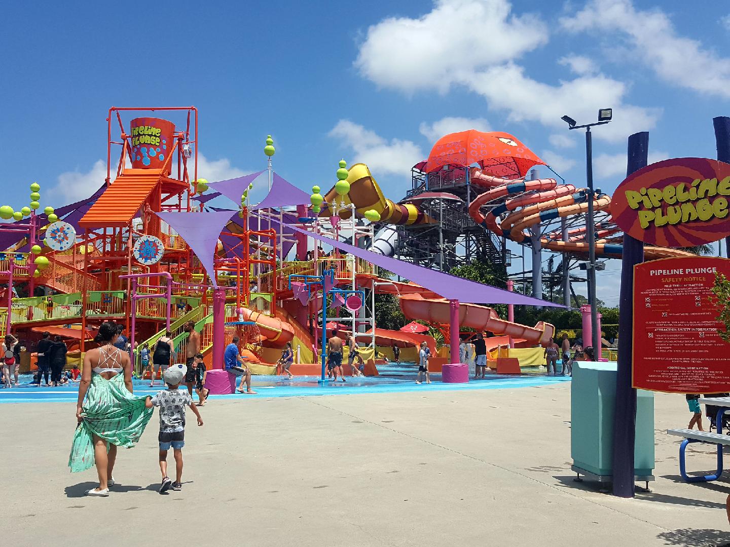 Private Bus Transfers to Dreamworld - Group Transport Australia